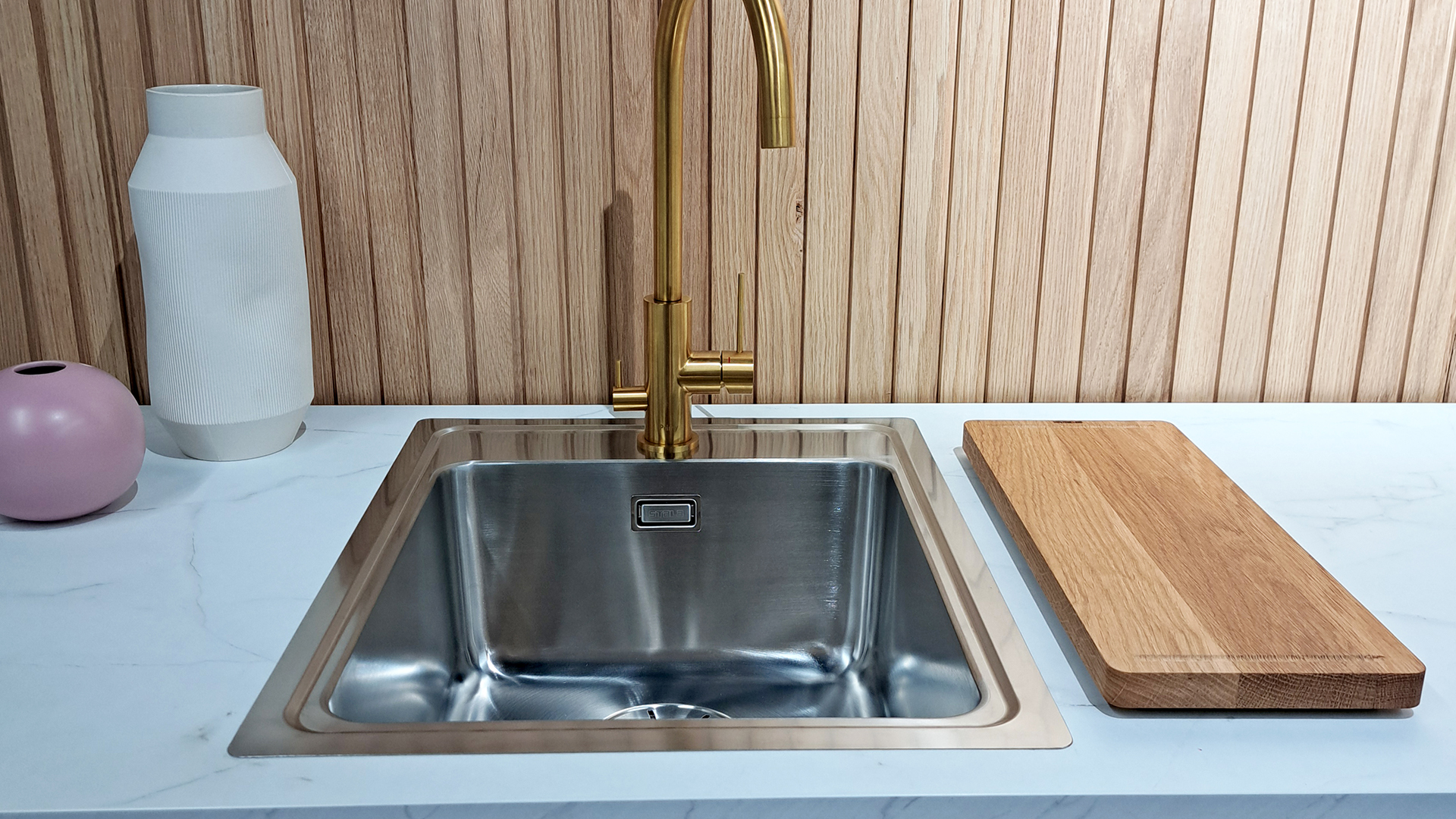 ONE sink with tap area - Stala